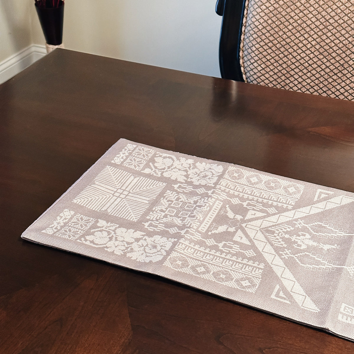 Tatreez Table Runner – WATAN STUDIO